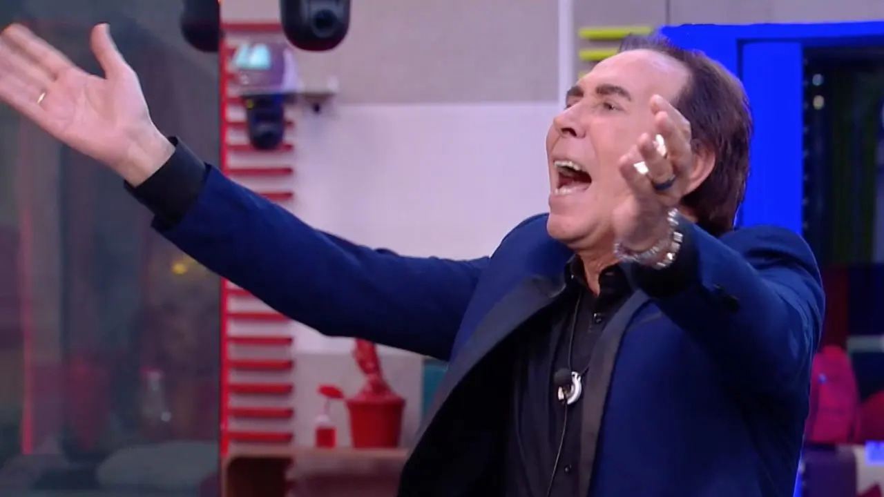 Grande Fratello VIP, Giucas Casella senza parole: una chiamata speciale Grande Fratello VIP, Giucas Casella senza parole: una chiamata speciale