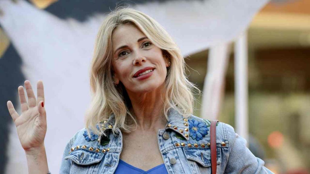Alessia Marcuzzi, il "numero" a testa in giù: tutti a bocca aperta