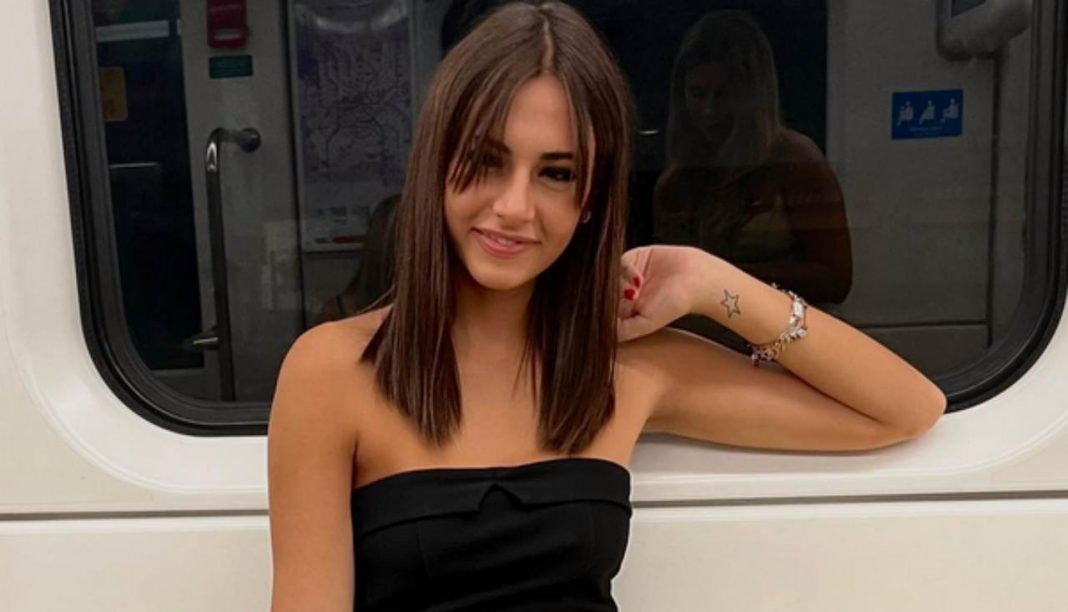 Fabio Caressa sconvolto dalla figlia Matilde, il vestito che indossa in metro è cortissimo: si ...